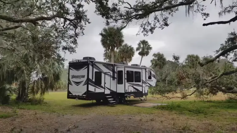 Can You Live in an RV in Florida? - RVProfy