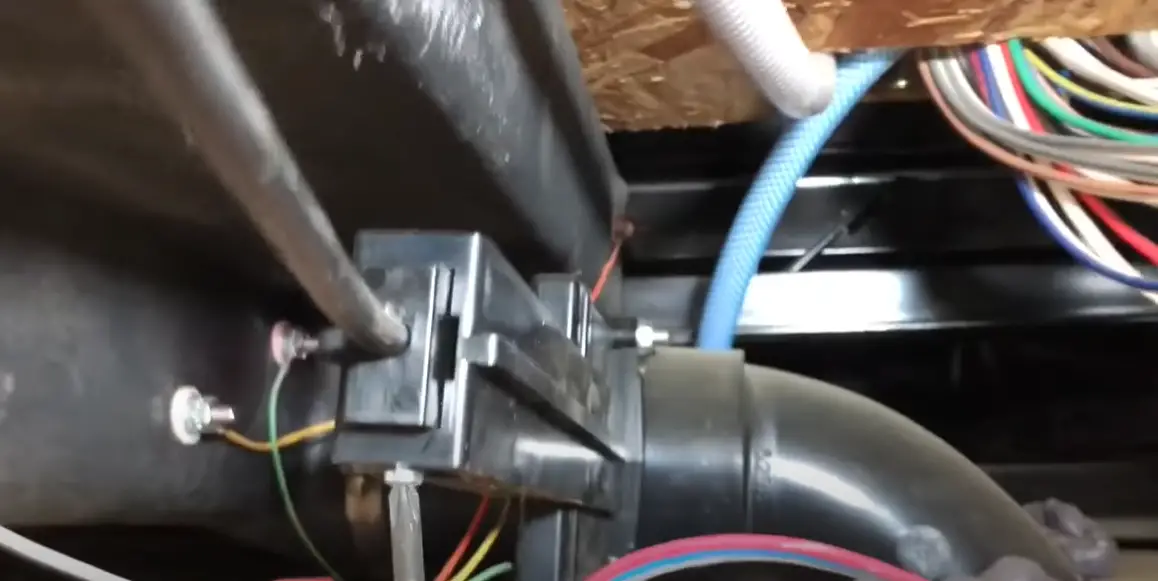 How to Install Cable Operated RV Dump Valve? - RVProfy